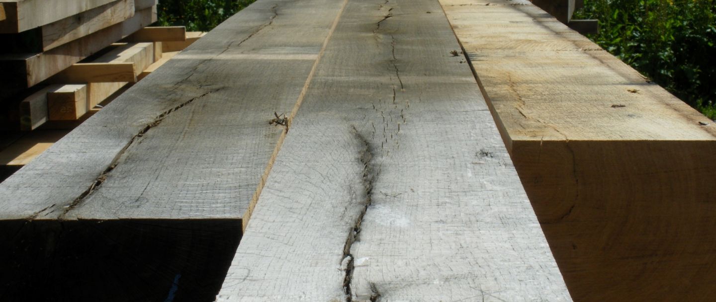 Why does Seasoned Oak split?