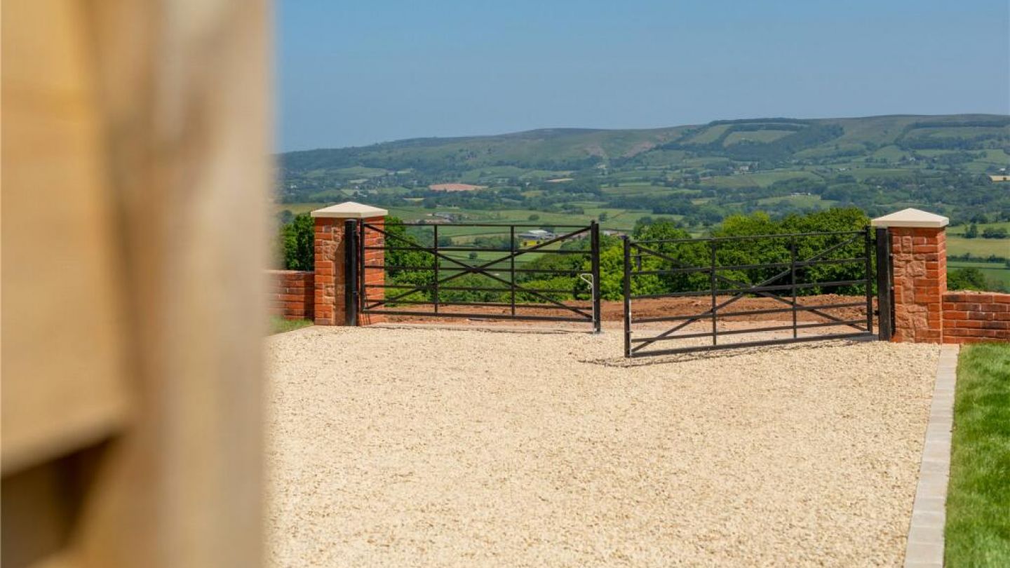 Oak Featheredge Cladding used by Bridgewater Carpentry at Evan House